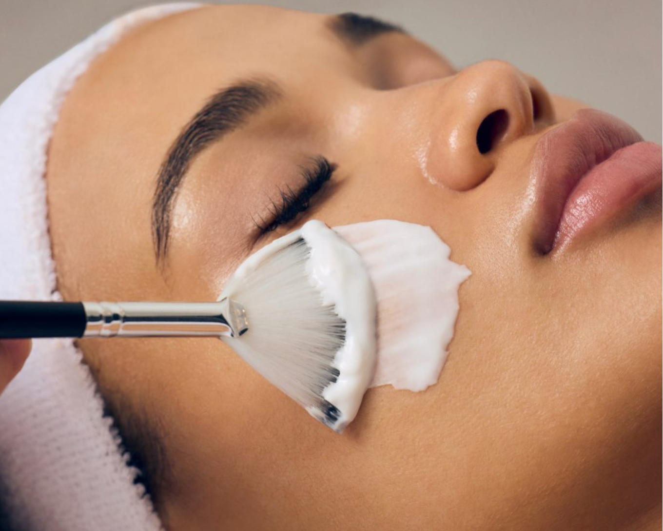 IS Clinical Foaming Enzyme Facial - The Clinic Bondi